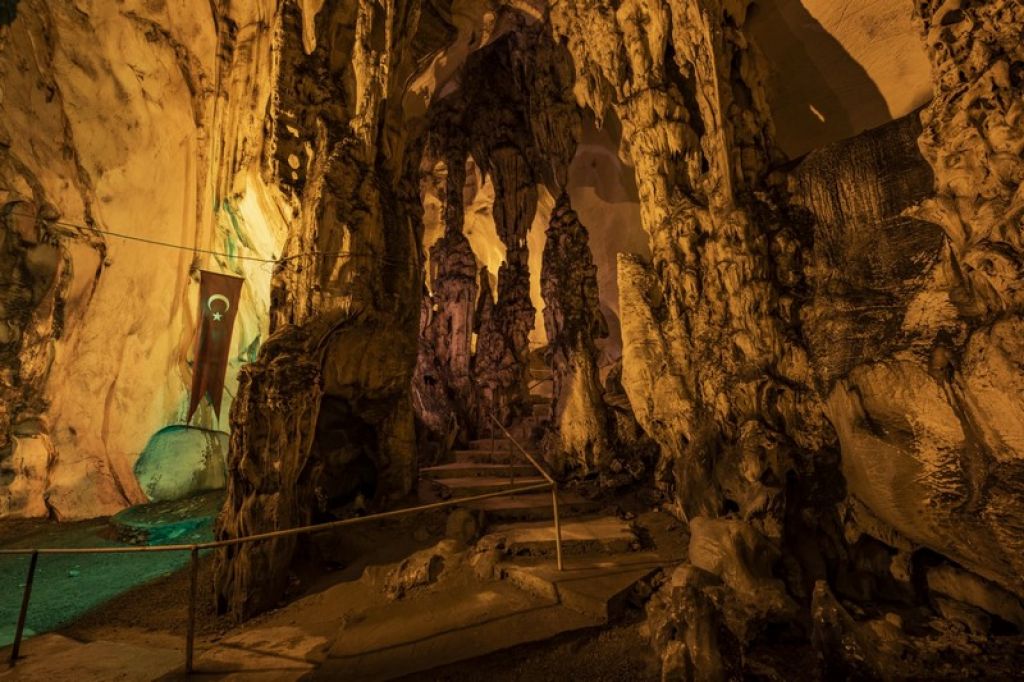 The Cave Of The False Earth | Nomatto