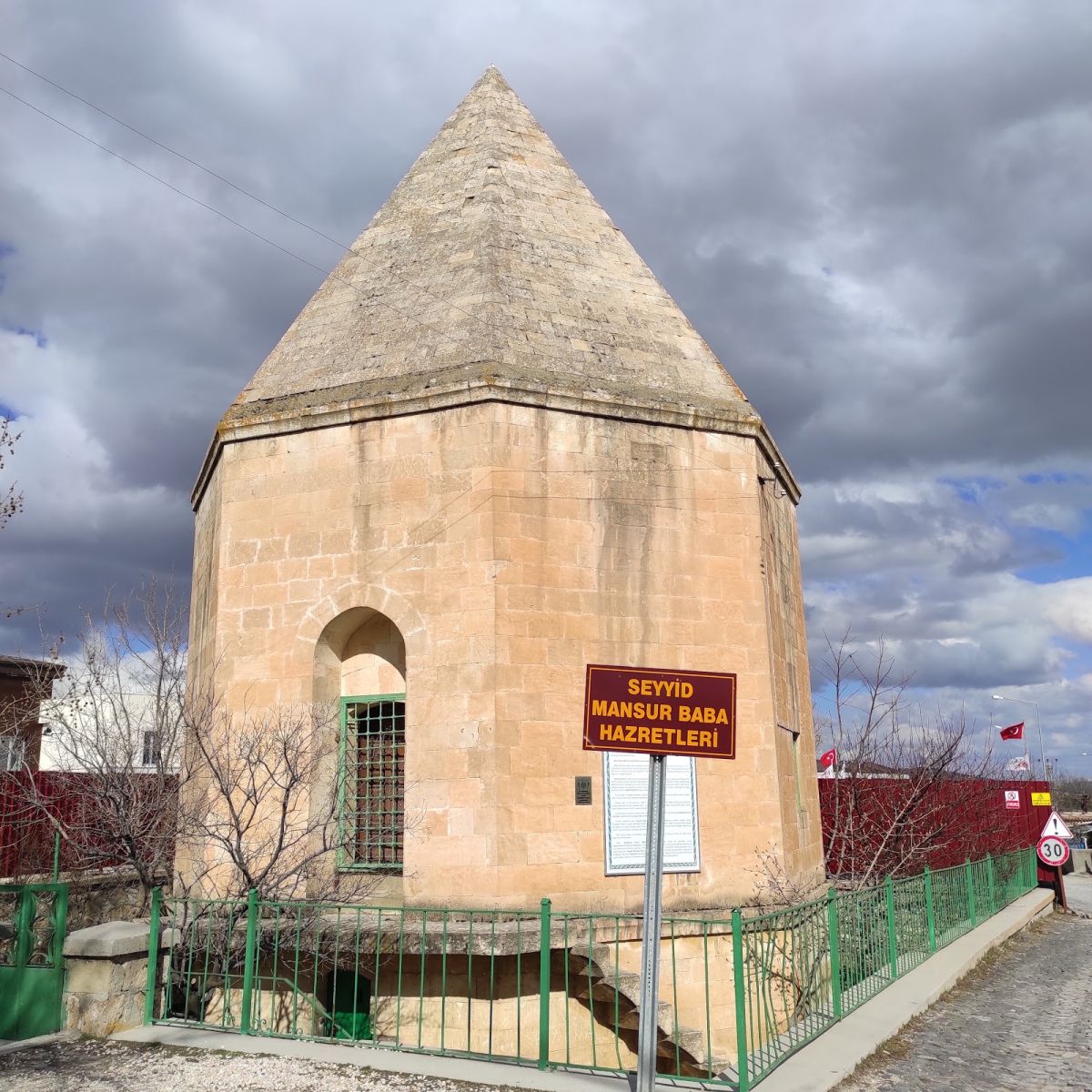 Mansur Baba Türbesi | Nomatto