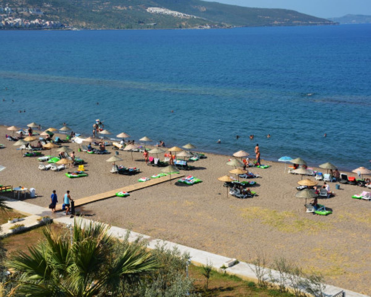 The Beach Of The Vertical People | Nomatto