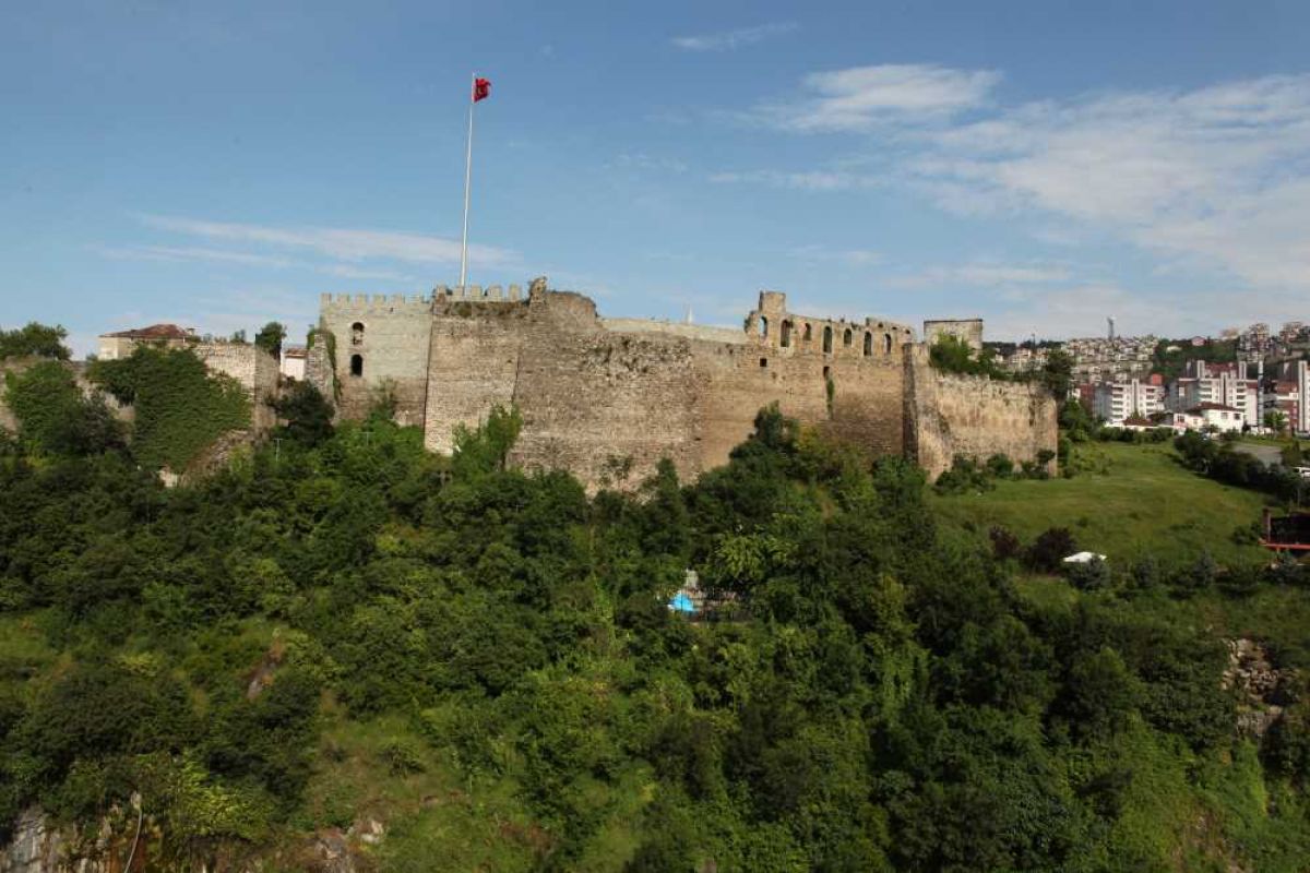 The Castle Of Trabzon | Nomatto