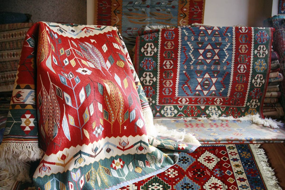 Dokur Evi Halı Ve Kilim Atölyesi | Nomatto