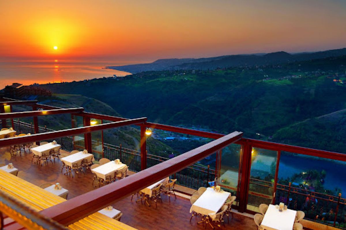 This Is Akpınar Restaurant Akçabat Köfte . | Nomatto