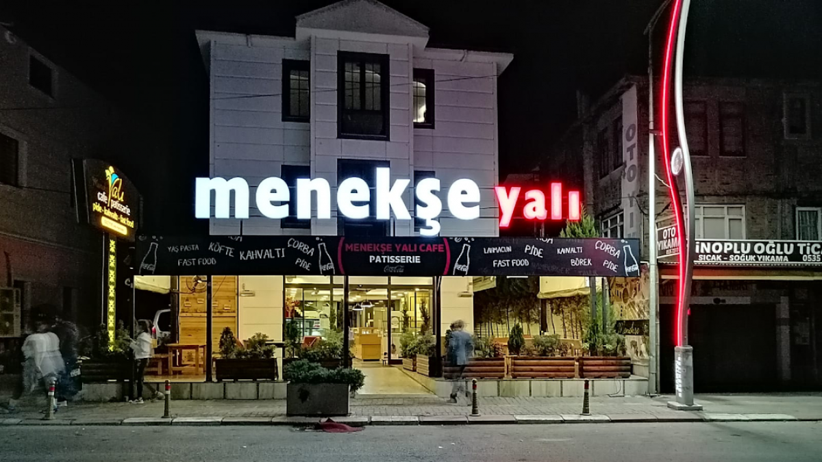 Menekşe Yalı Cafe Patisserie | Nomatto
