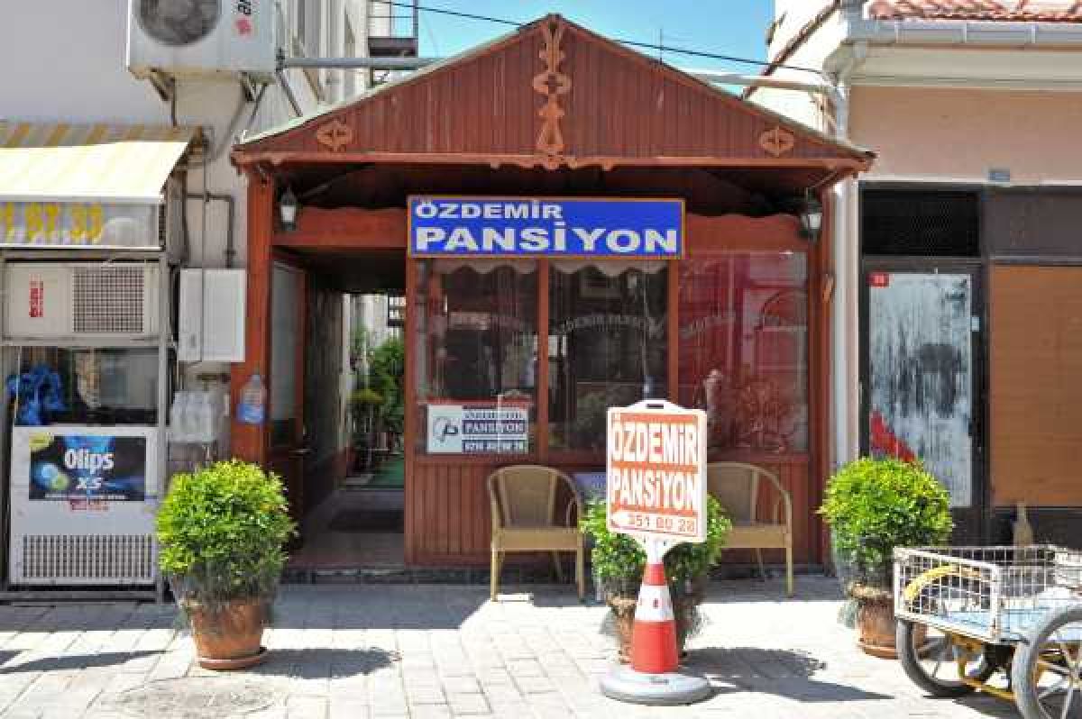 Özdemir Pansiyon | Nomatto