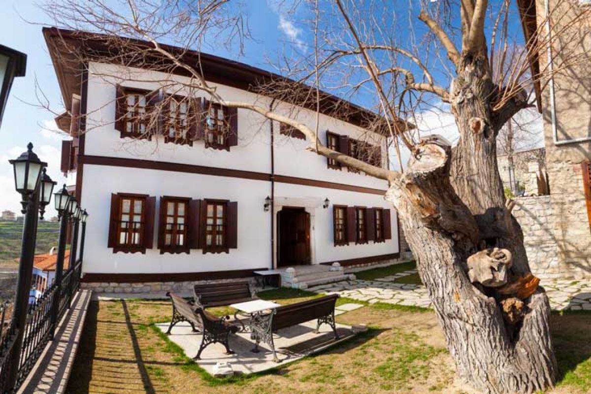 The Layla Khanim Manor | Nomatto
